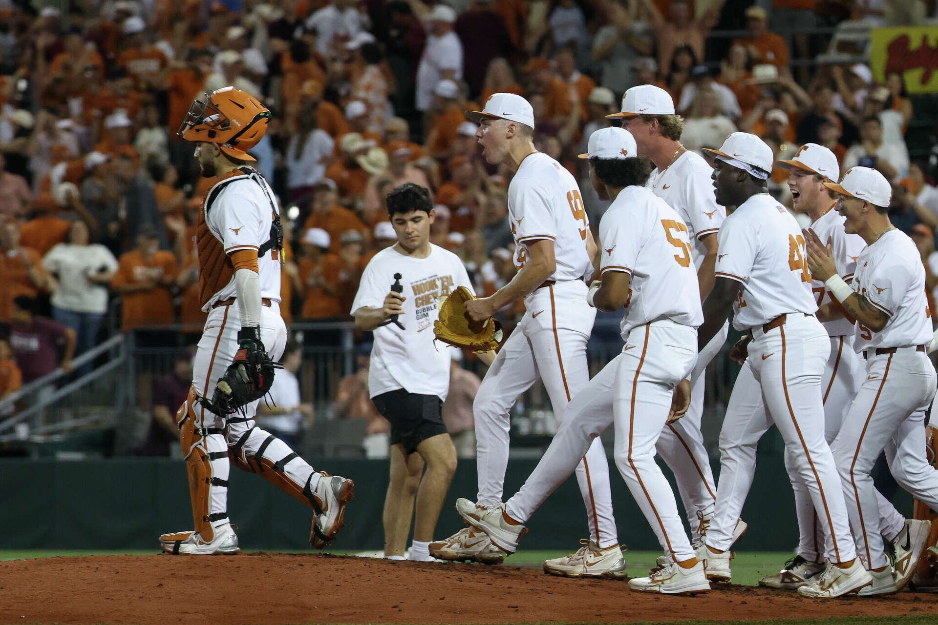 Texas tops Texas A&M in opener of highly anticipated baseball series