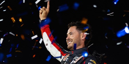 Kyle Larson wins Hy-Vee Perks 40, outpaces competition