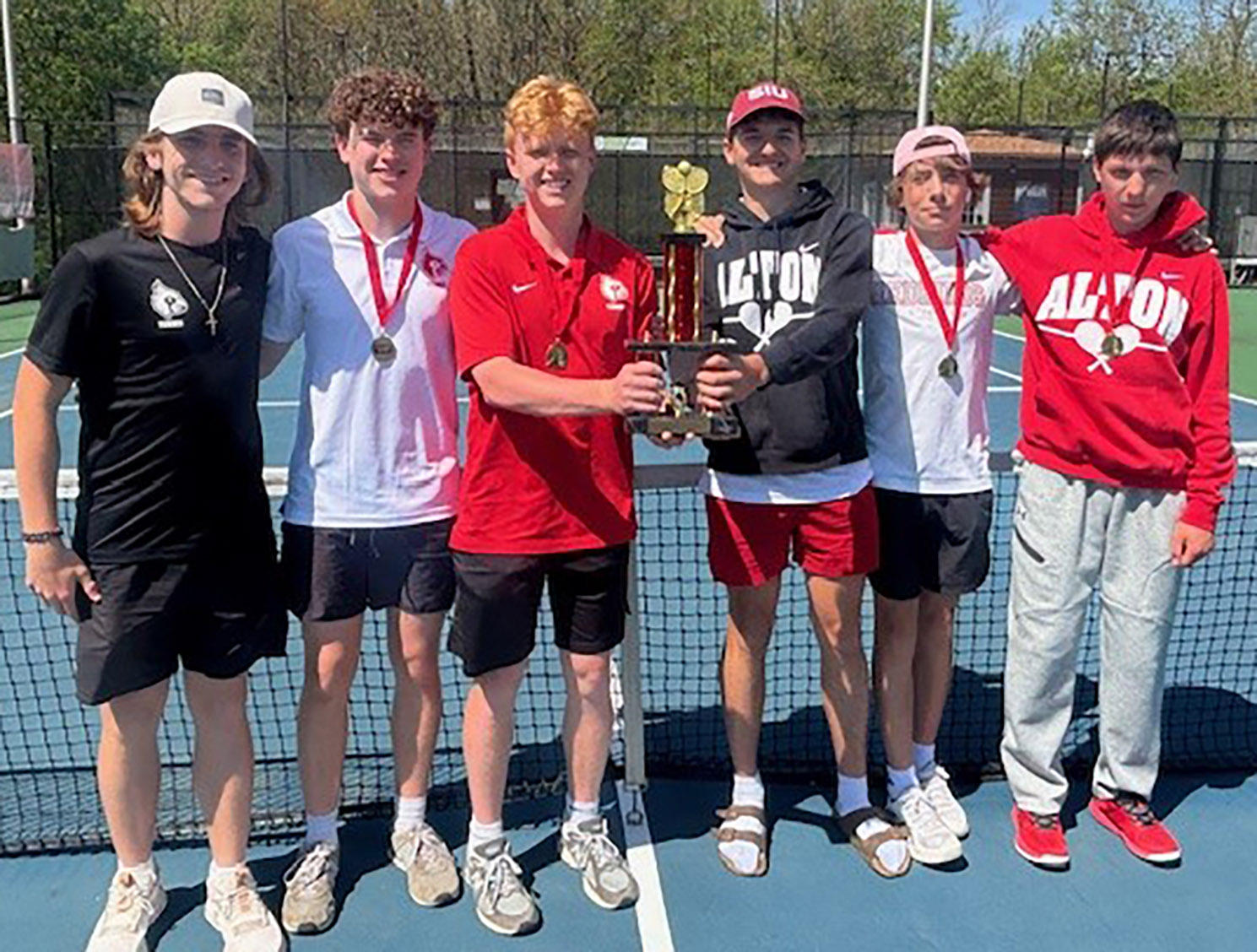 Tuetken brothers lead Alton High to tennis championship win