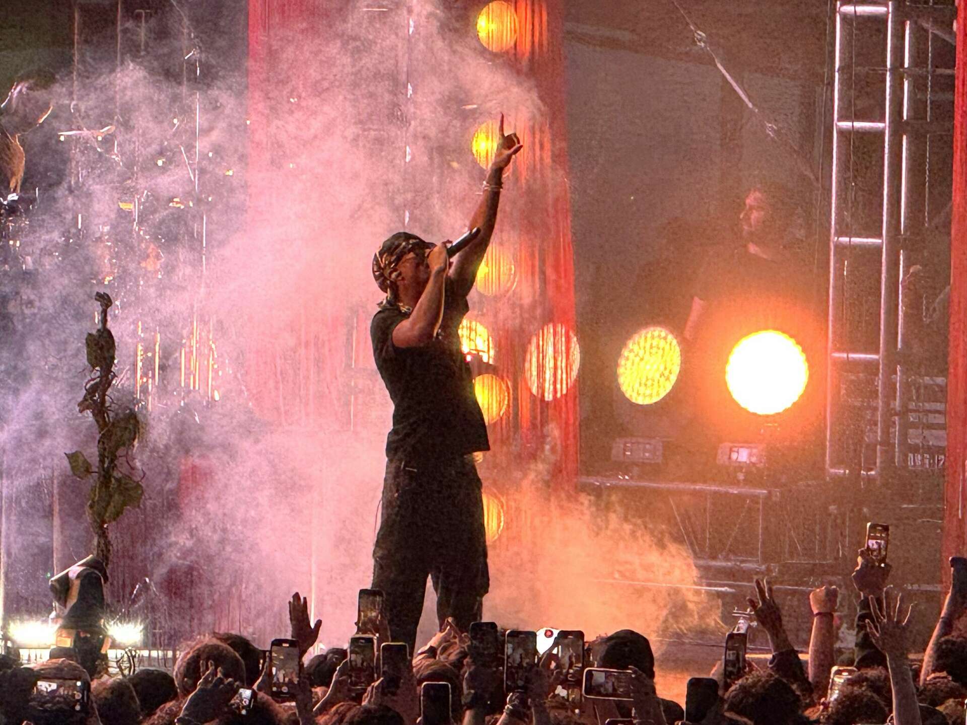 D4vd debuts 'Withered' album at Houston show with 'Invincible' heroes