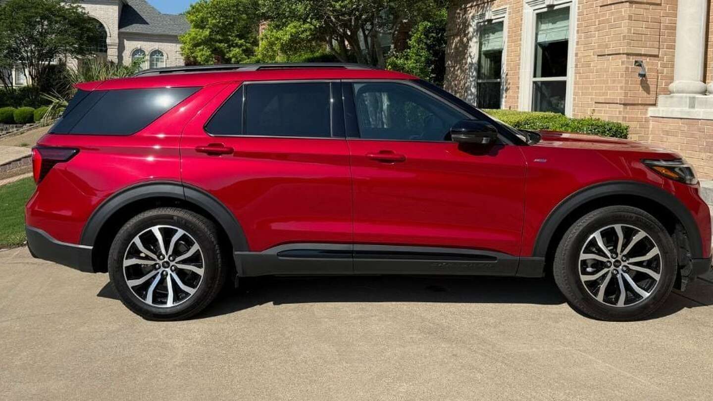 2025 Ford Explorer ST-Line Review