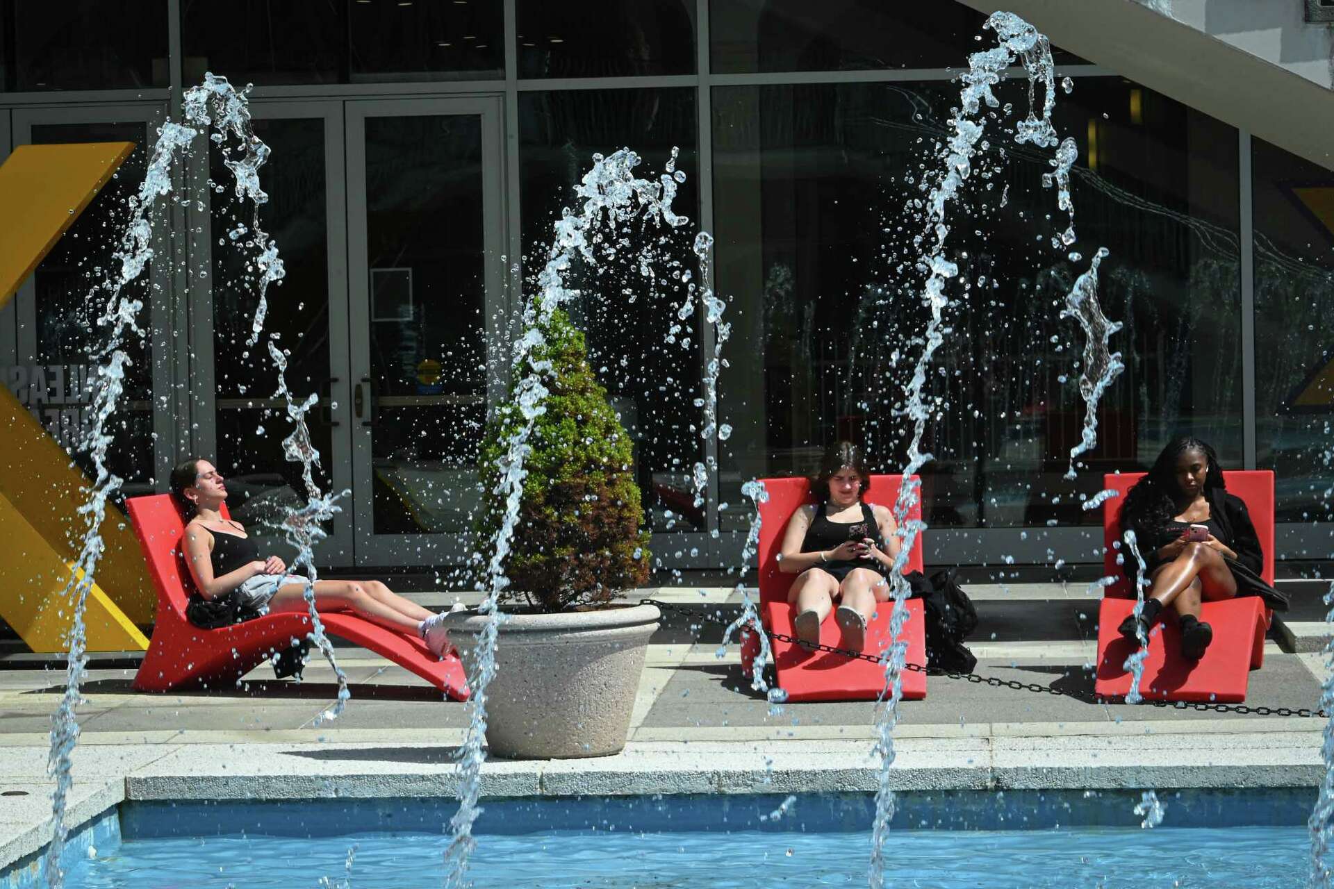 Albany temperature could hit 90 by mid-week, a big change from cool Ma