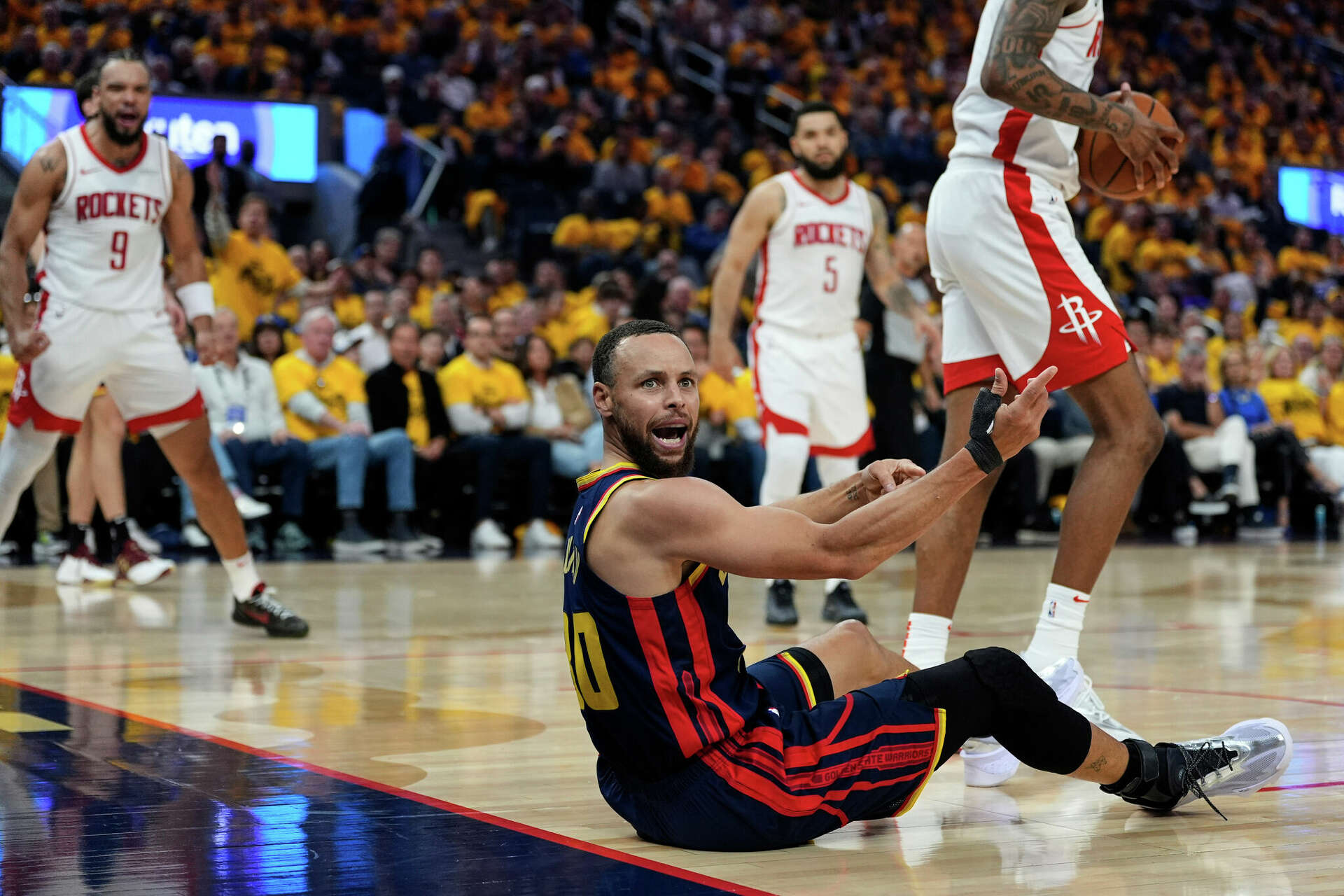 NBA reporters torch refs for physical Warriors-Rockets series