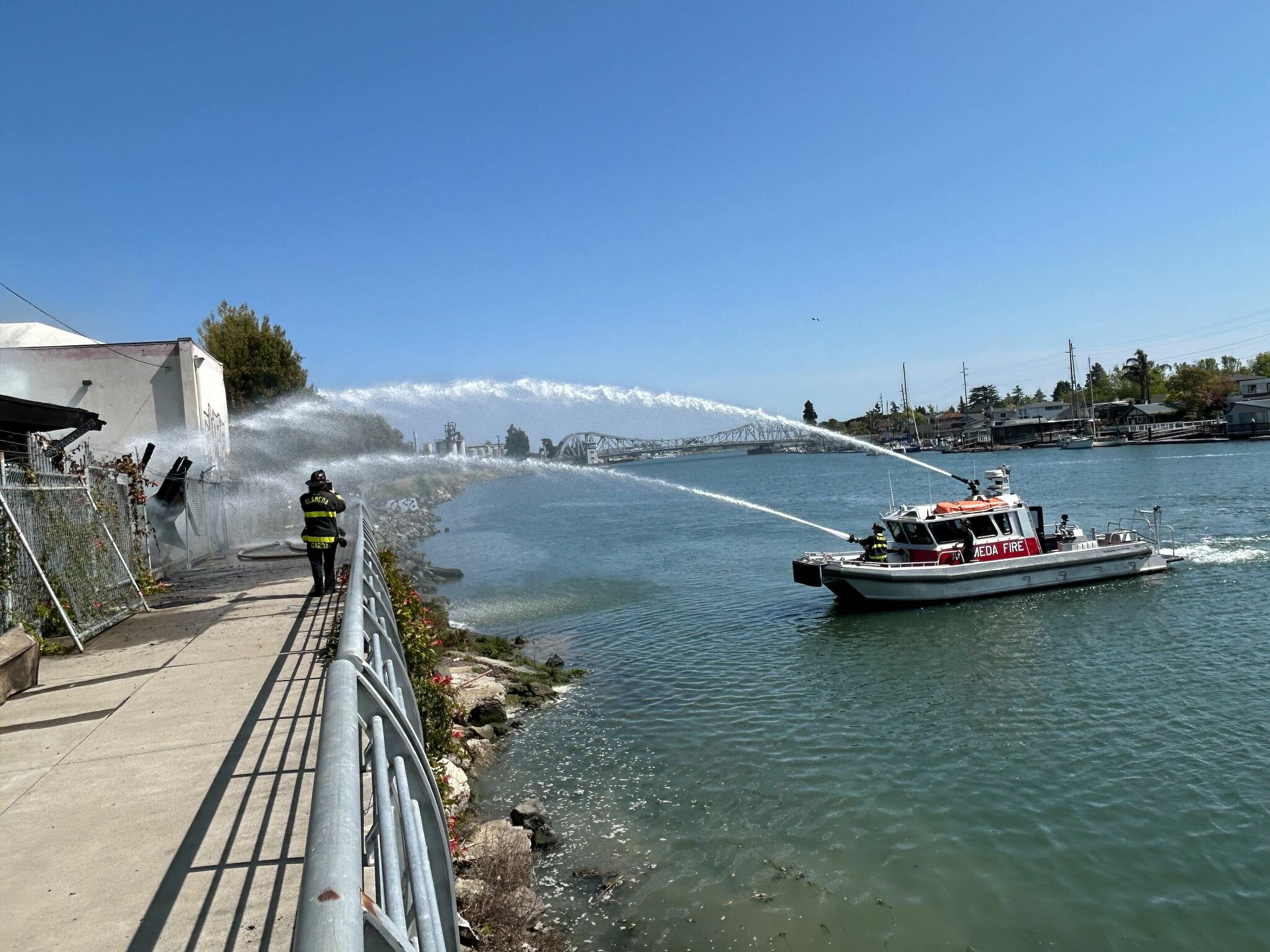 Red-tagged building burns on Oakland's waterfront