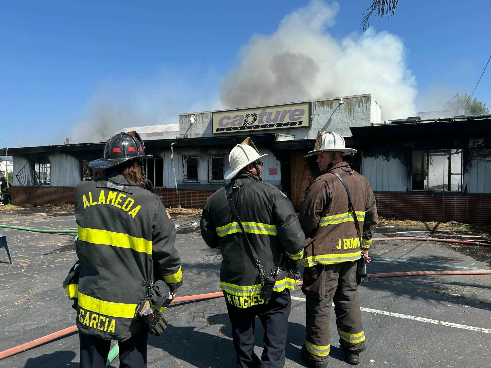 Red-tagged building burns on Oakland's waterfront