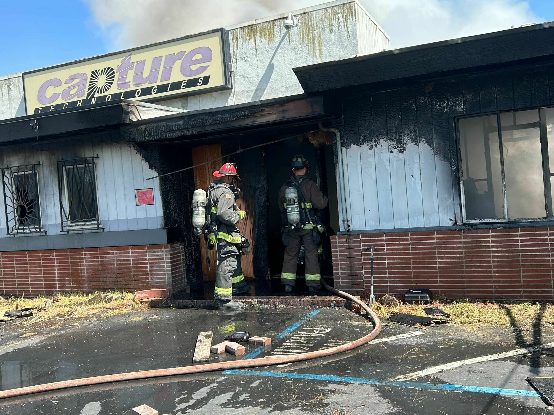 Red-tagged building burns on Oakland's waterfront