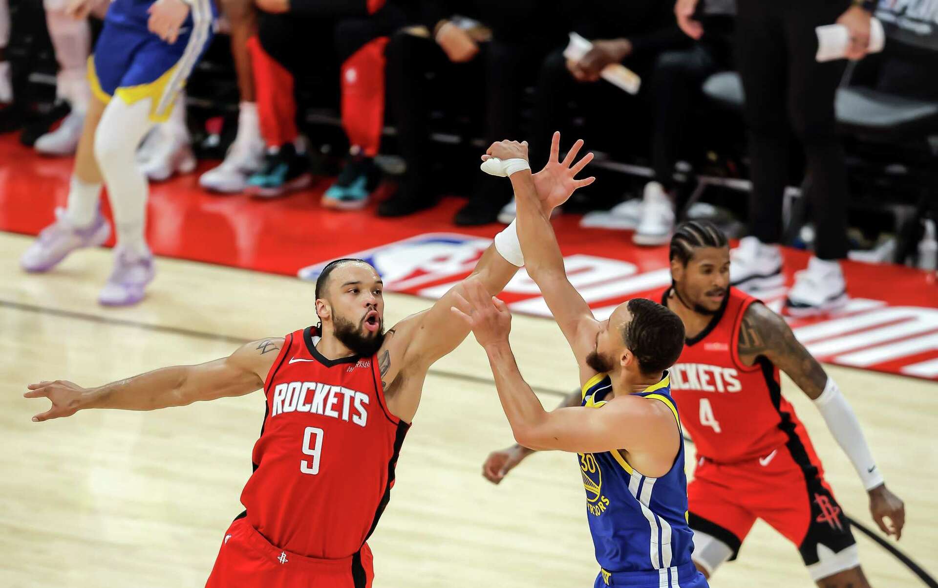Rockets’ Brooks targeting Steph Curry’s thumb? ‘I’m playing the game’