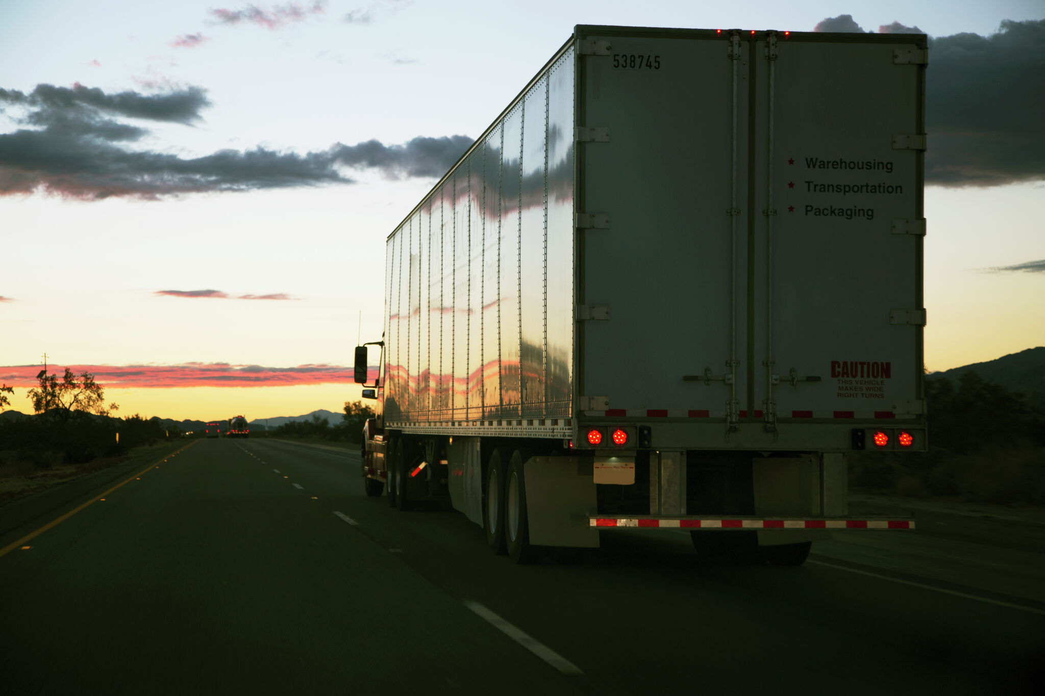 $800K in dimes spill after 18-wheeler crashes on Texas highway