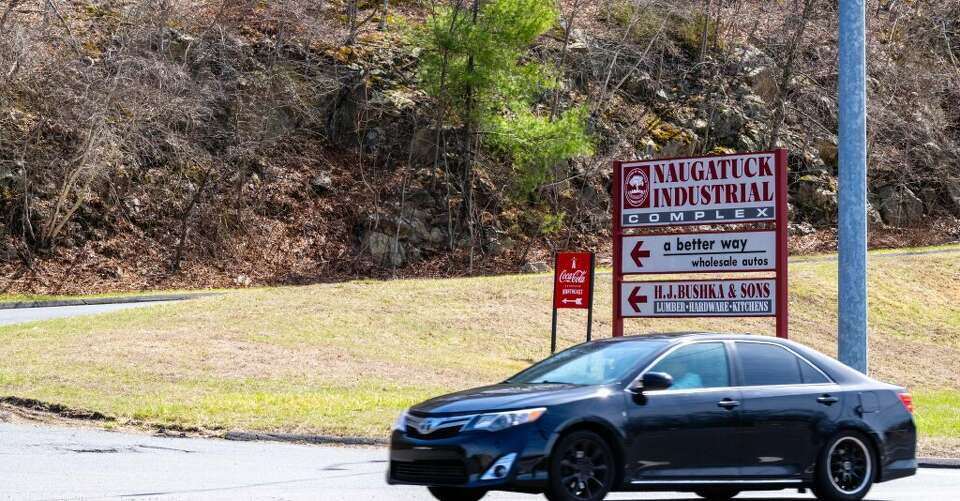 Amazon delivering on massive 3.2-million-square-foot warehouse in CT