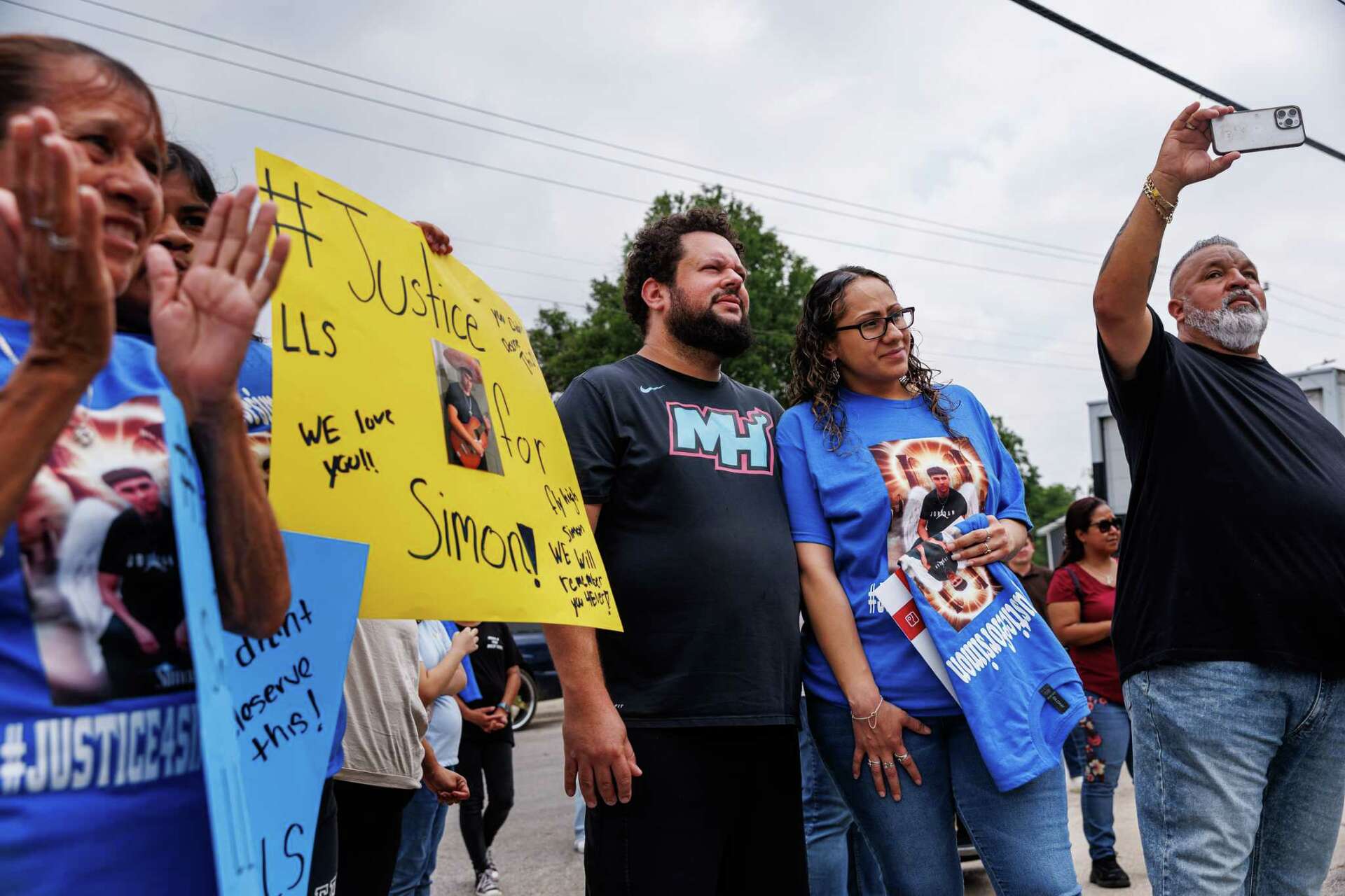 18-year-old accused of shooting, killing 14-year-old near school