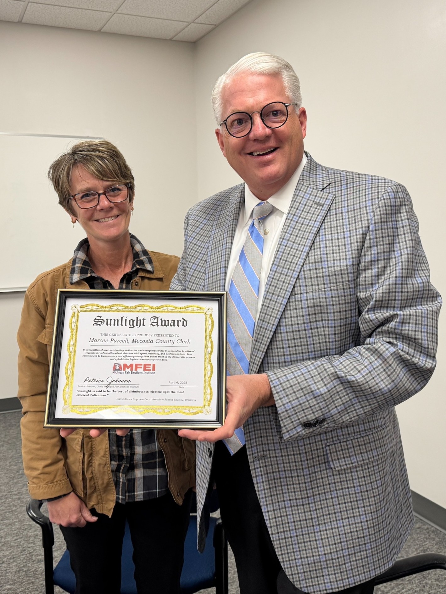 Mecosta County Clerk Marcee Purcell receives Sunlight Award from MFEI