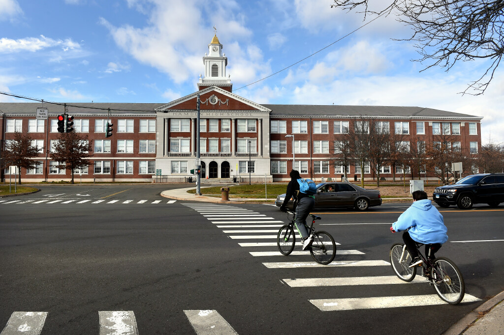 Hamden High School to add bicycle shop in courtyard