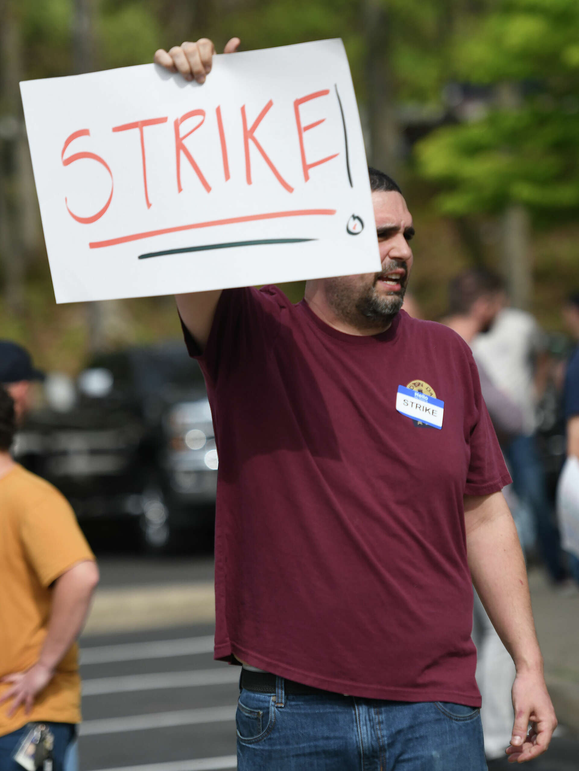 Pratt & Whitney strike begins at midnight after CT machinist vote