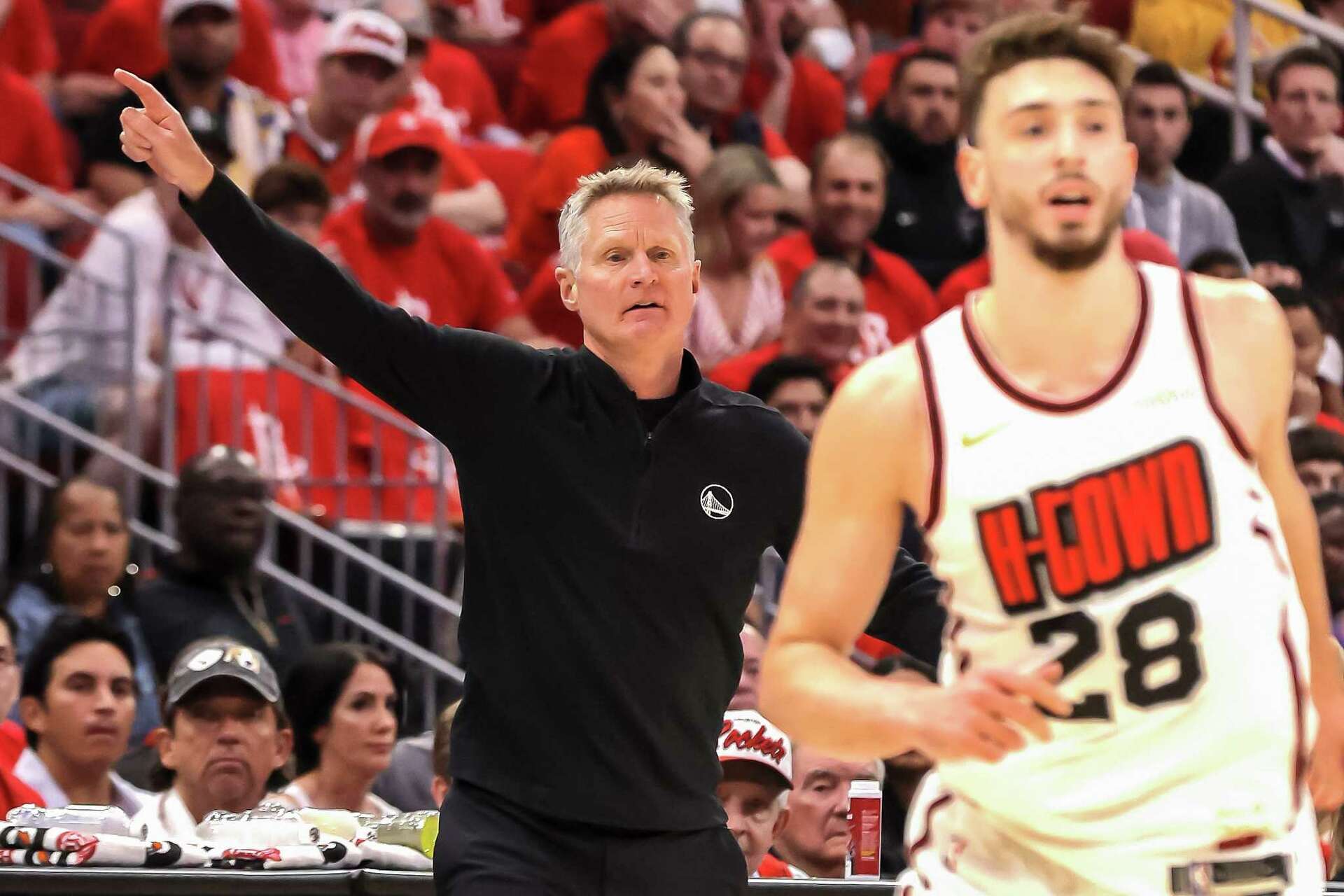 Warriors win after Steve Kerr makes the big calls to beat the Rockets