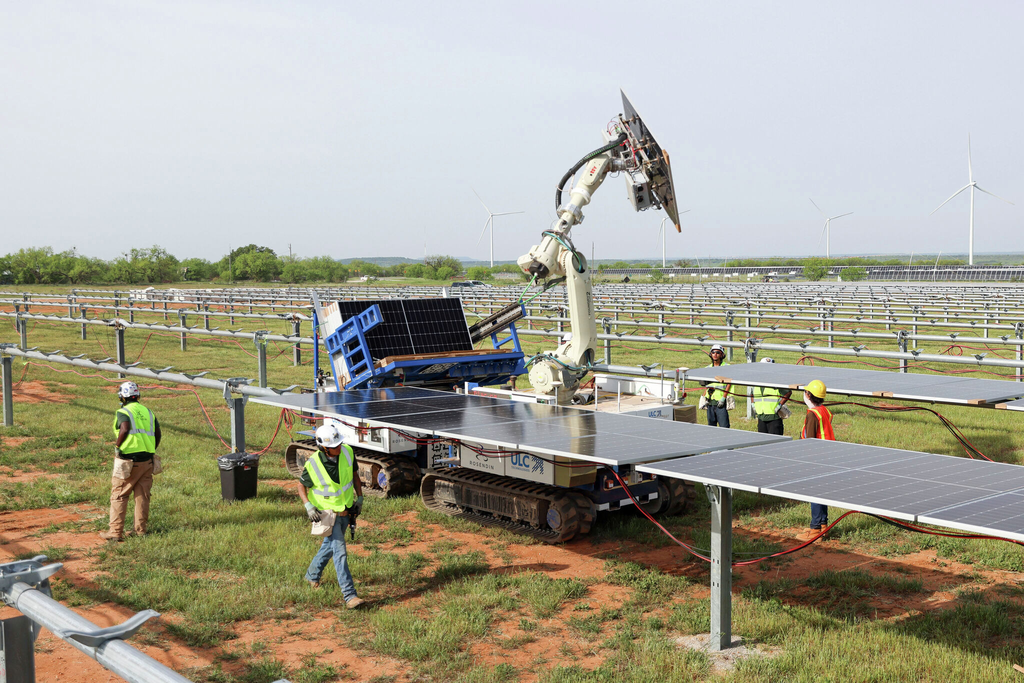 Robot revolution in solar panel installation rolls into Texas