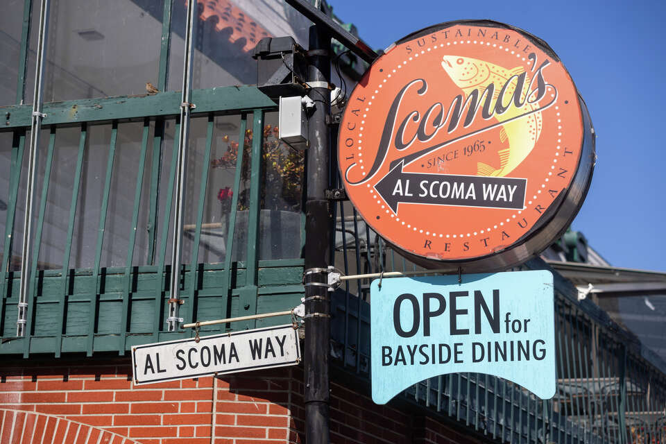 Cioppino and career waiters have carried SF restaurant for 60 years