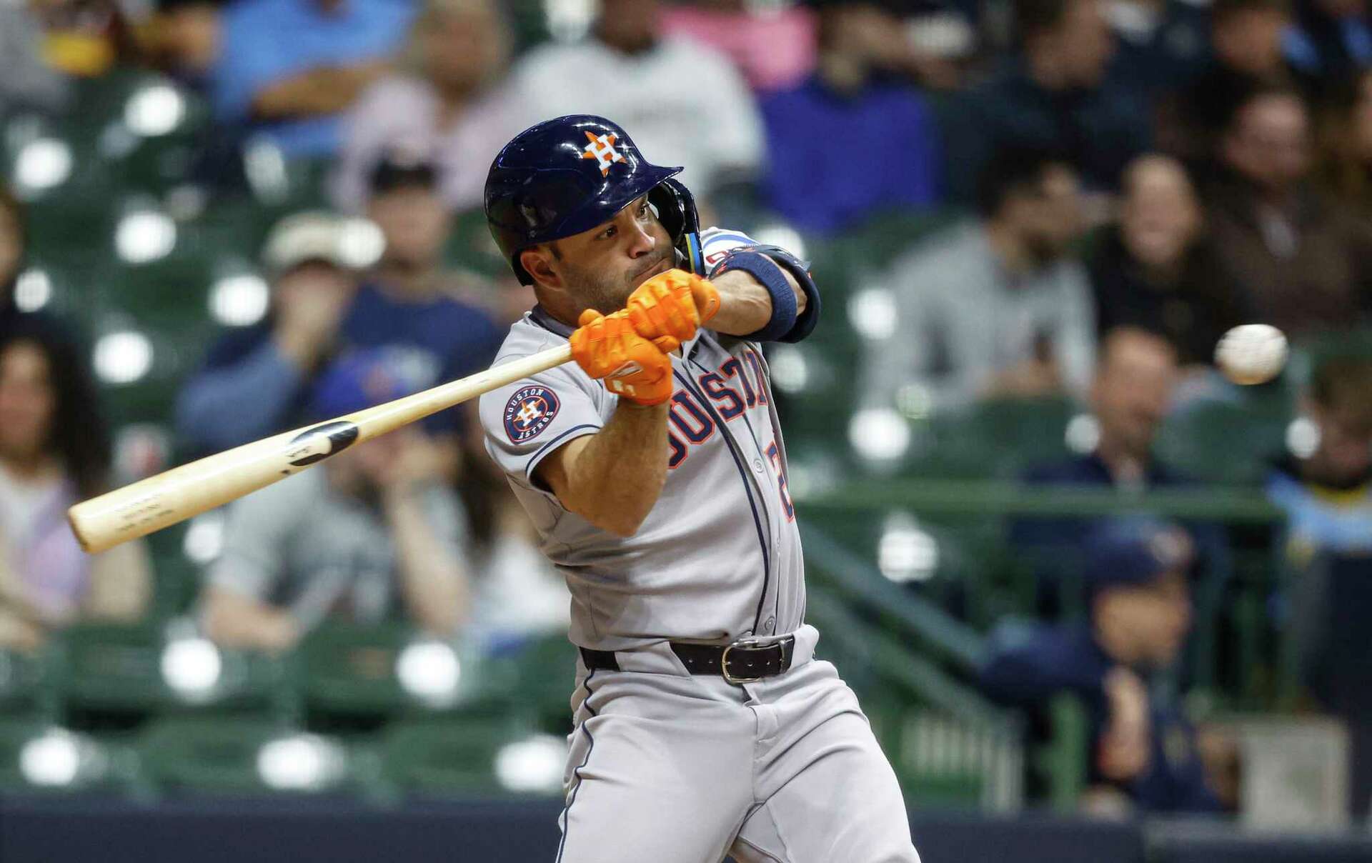 Houston Astros' bats struggle in loss to Miwaukee Brewers
