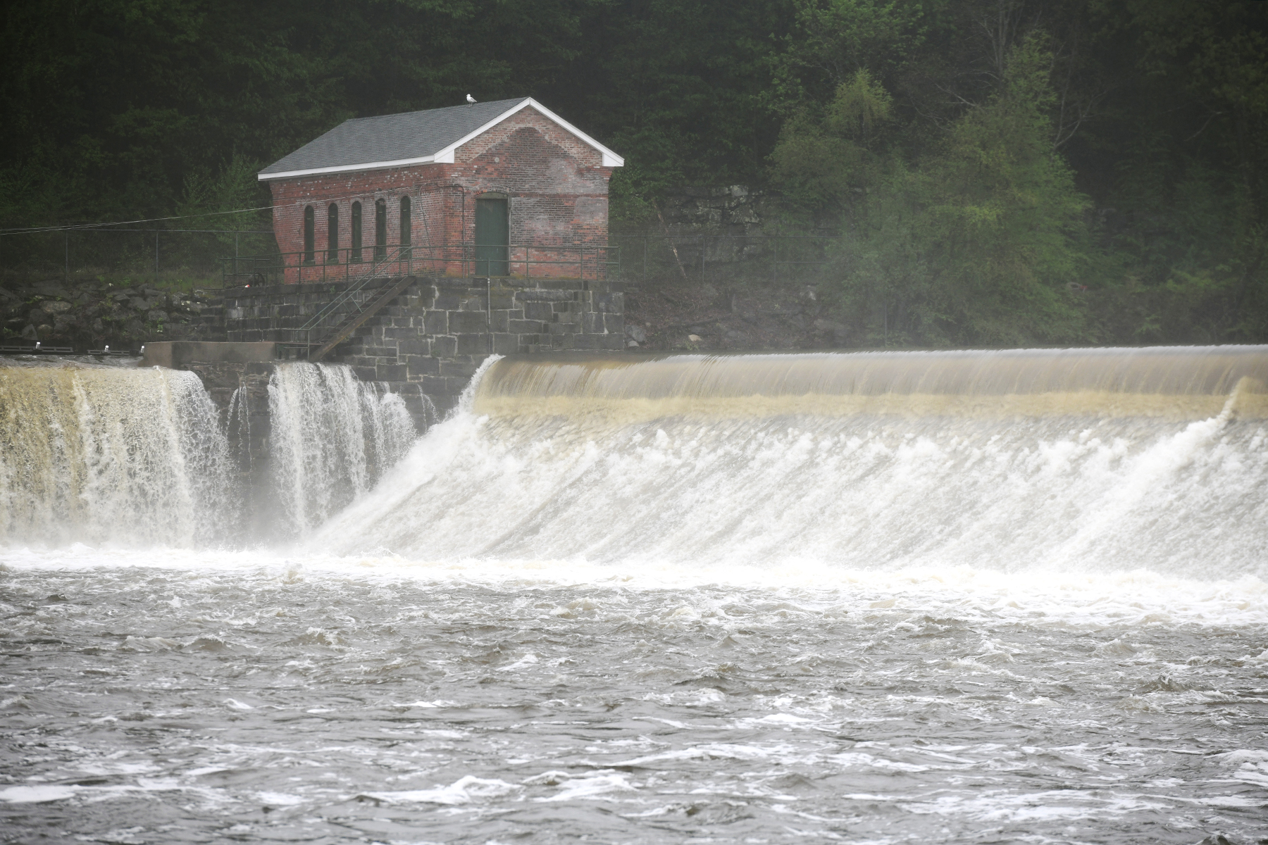 Fog, flood warnings affecting CT Wednesday morning, NWS says