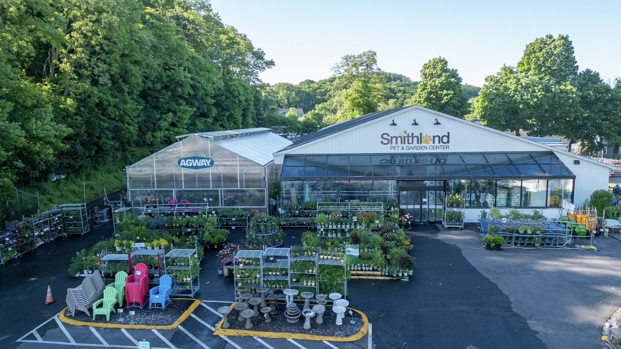 Smithland Pet & Garden Centers to close 13 stores in CT and MA