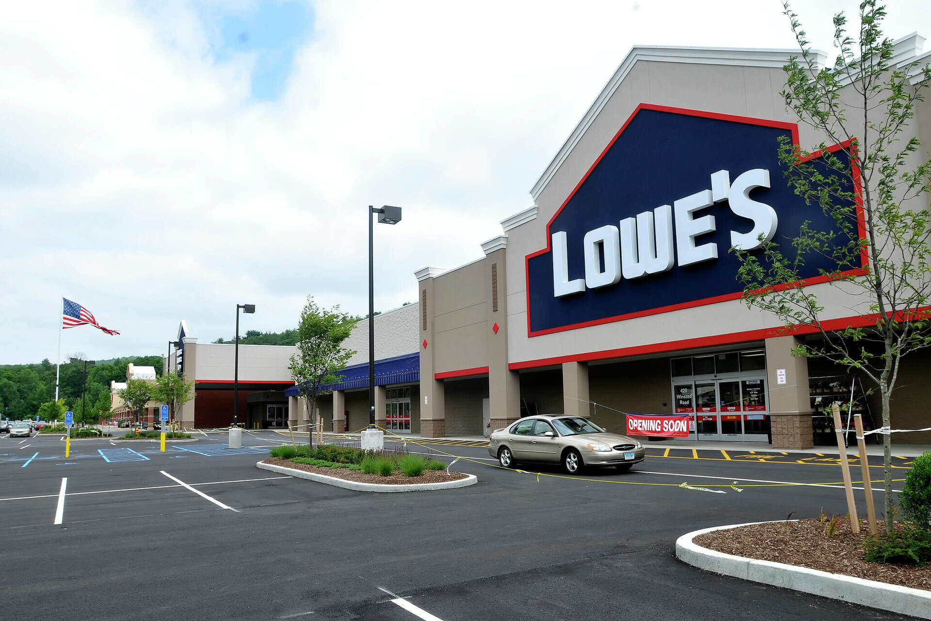 New Magnolia Lowe's will employ over 100 people