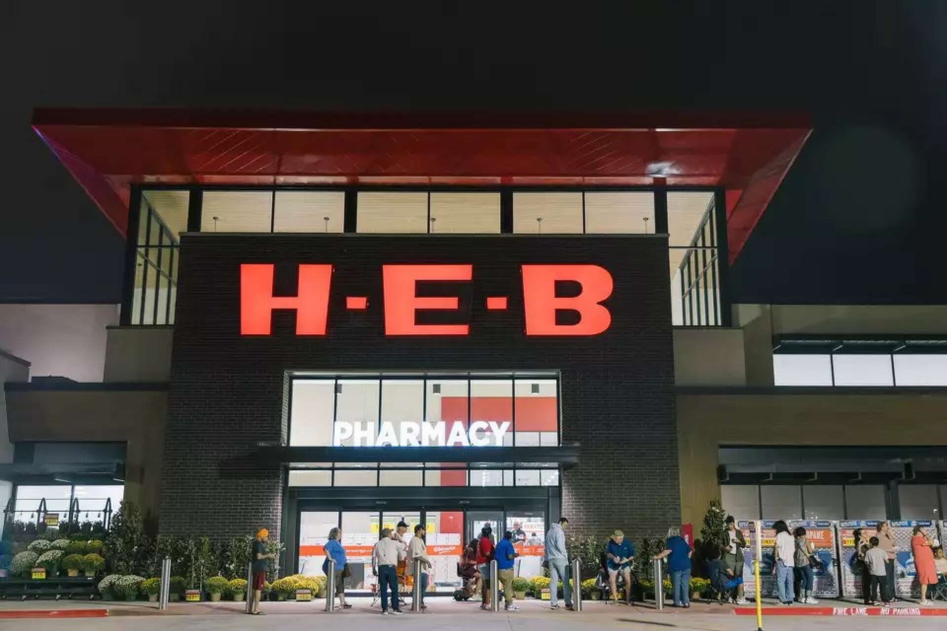 Is H-E-B open on Christmas? Christmas Eve?