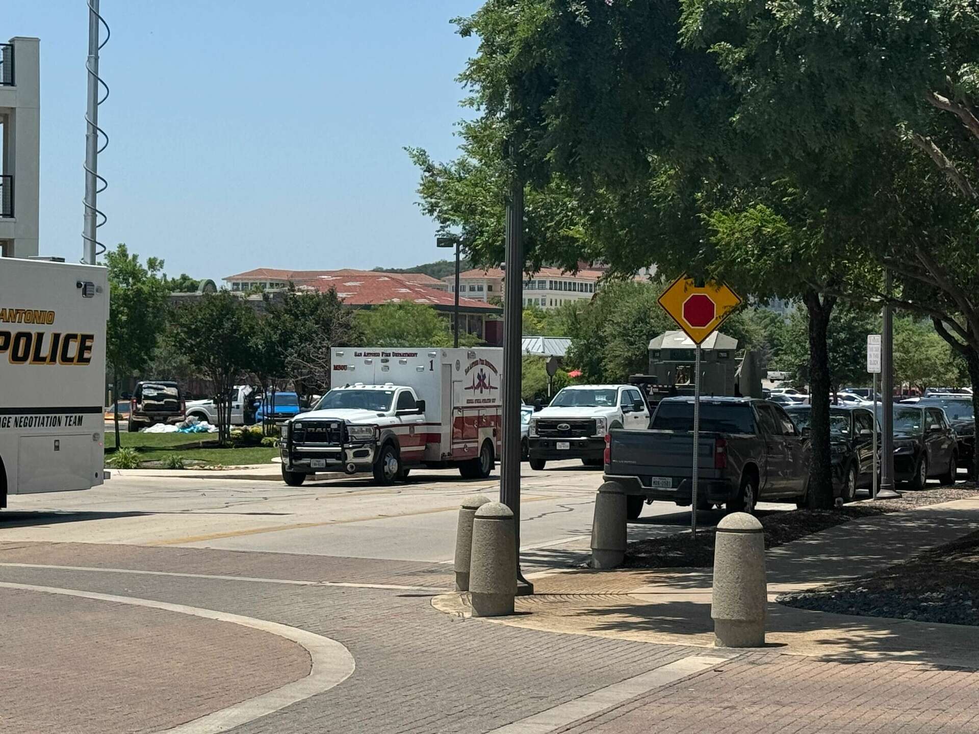 San Antonio police arrest man in three-hour standoff at The Rim