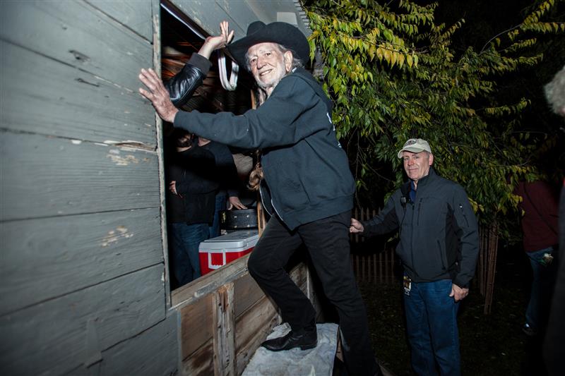 Bull rider Peter De Luna dies in Bandera rodeo accident