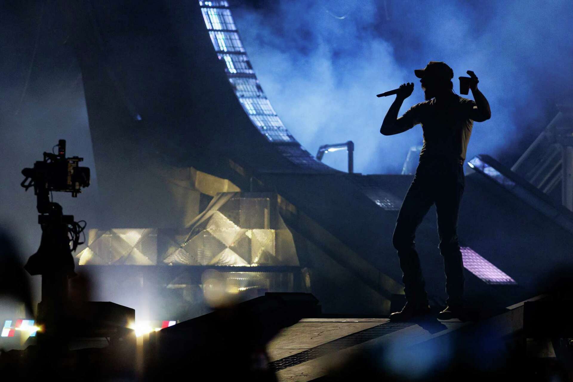 Post Malone electrifies San Antonio with country, rap hits