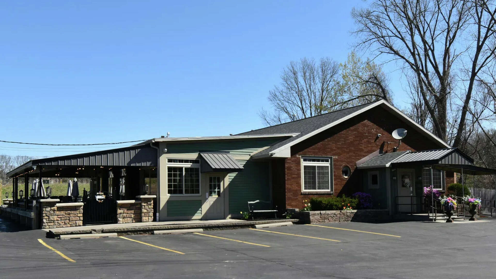 Ravenswood Pub in Clifton Park for sale, Clancy's gets a kitchen