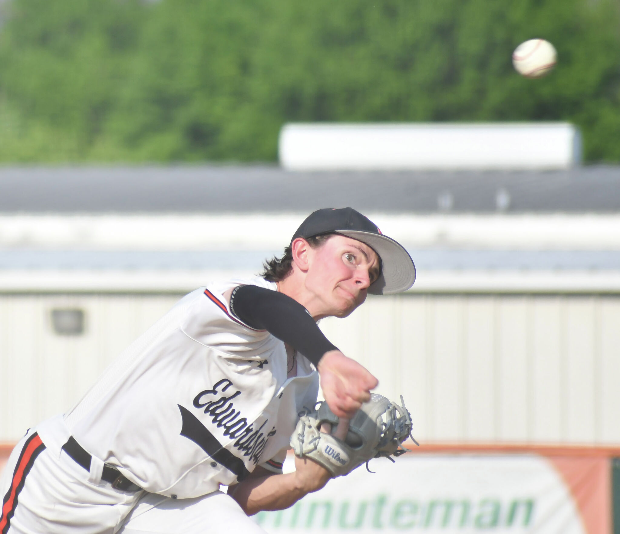 Edwardsville falls to Belleville West in extra innings on May 8, 2025