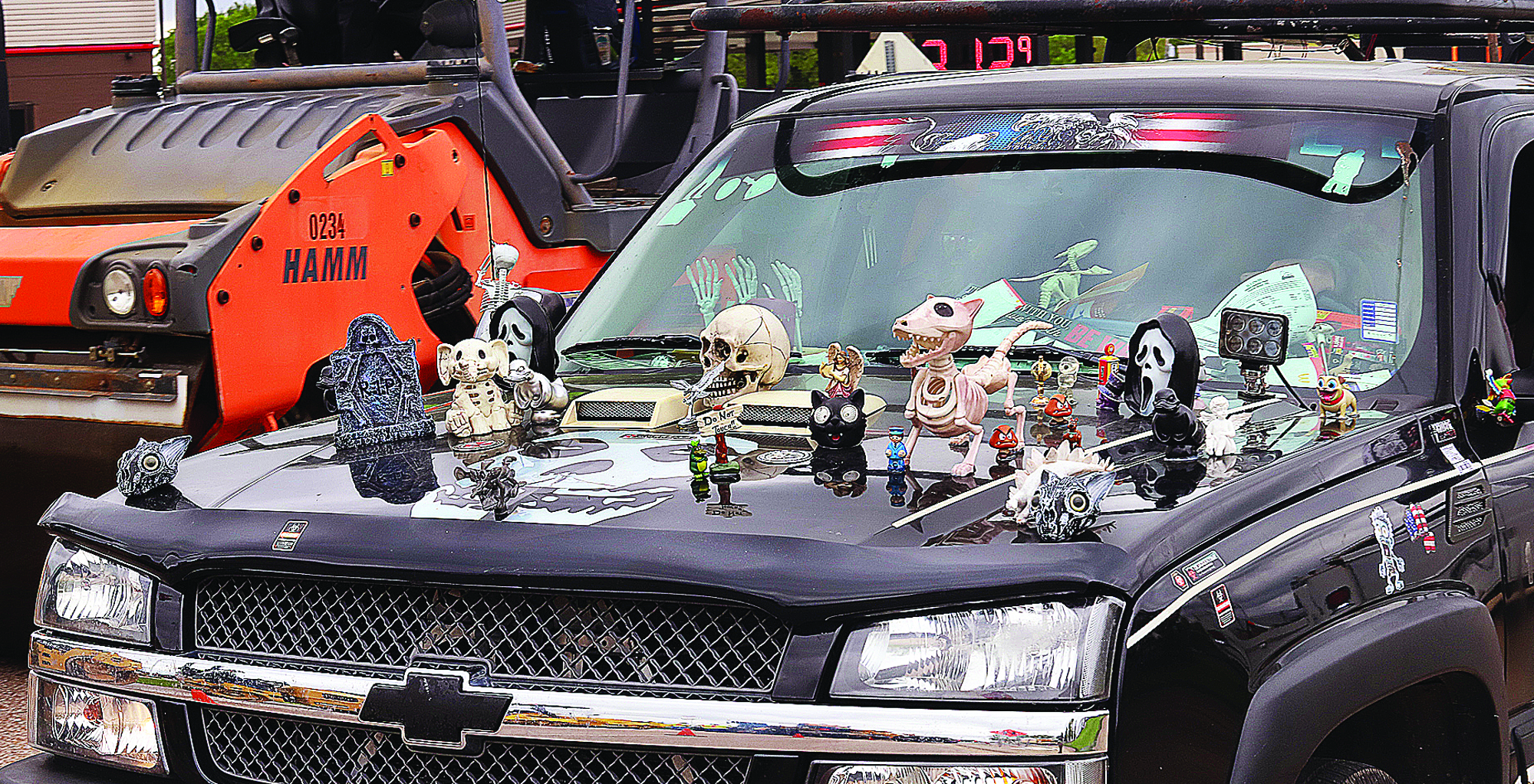 Man’s truck covered in scary figures draws attention in Bethalto