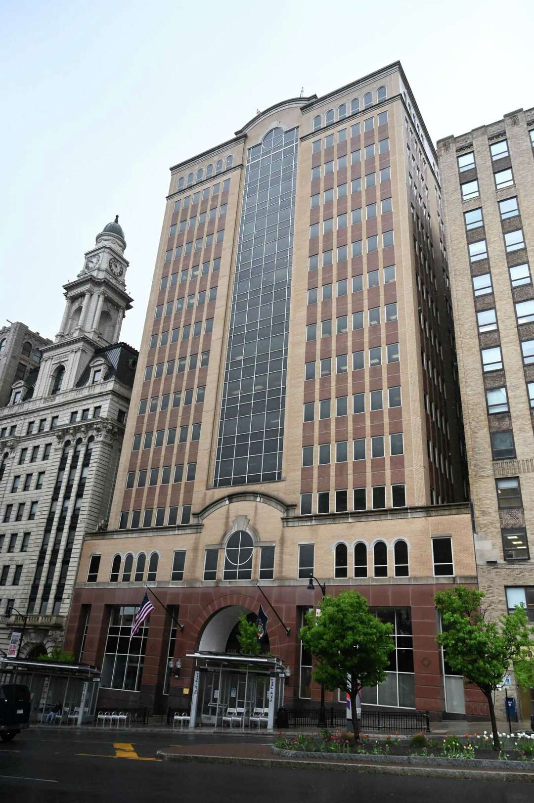 At State Comptroller's office, a backlog of state retirements grows