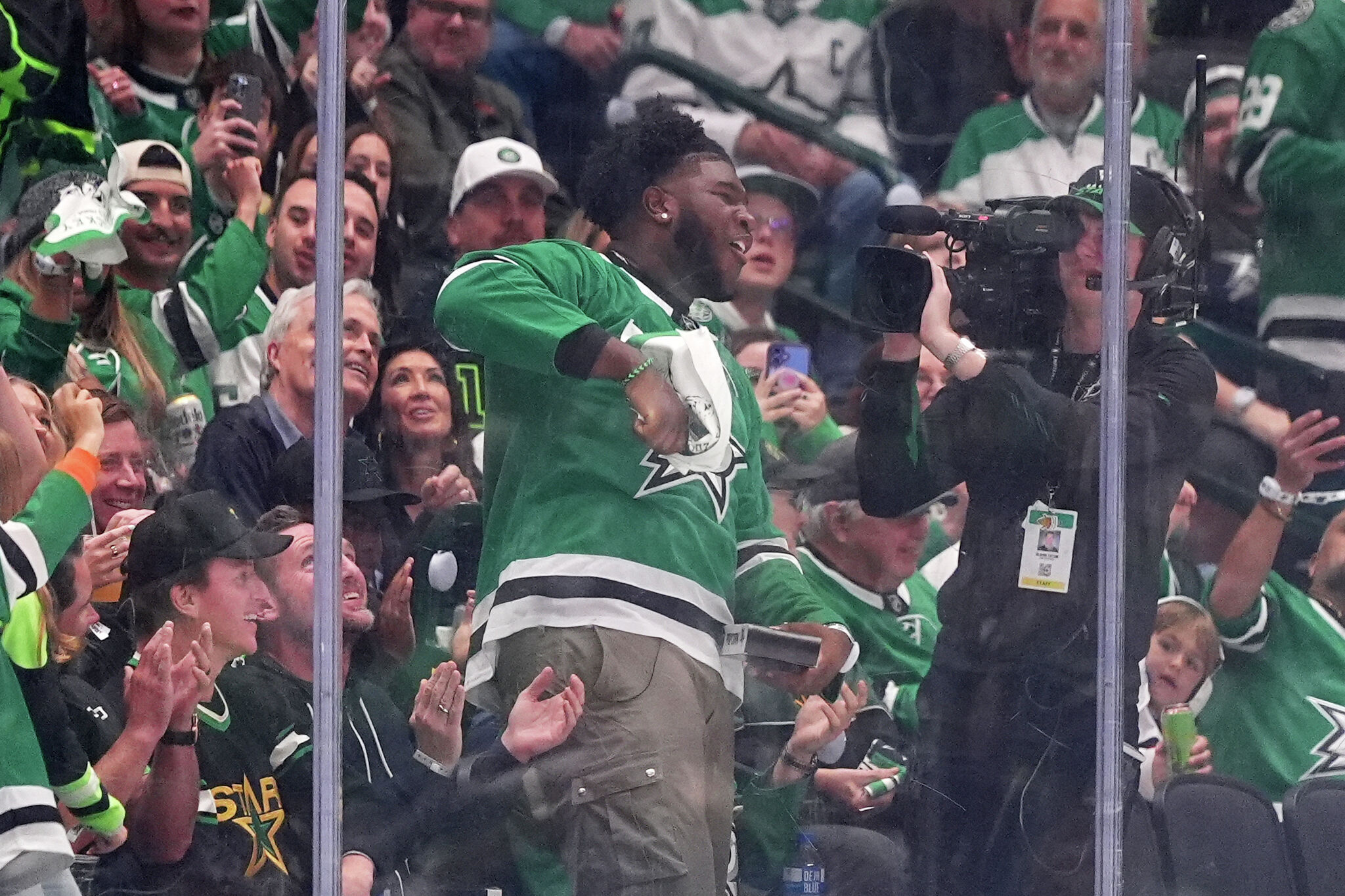 Cowboys draft pick Tyler Booker takes in Stars playoff game in style