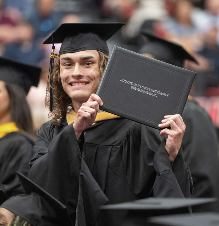 SIUE class of 2025 commencement