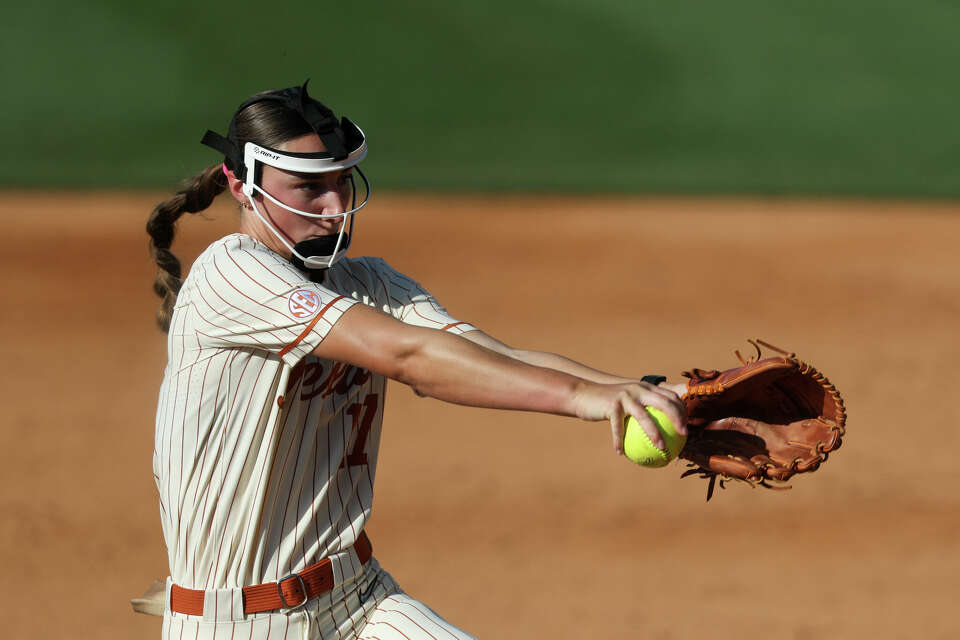 Texas baseball has special pair in Dylan Volantis, Jonah Williams