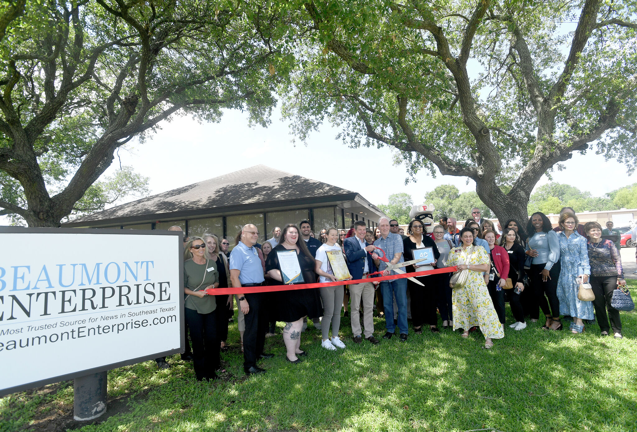 Beaumont Chamber of Commerce celebrates new Beaumont Enterprise office