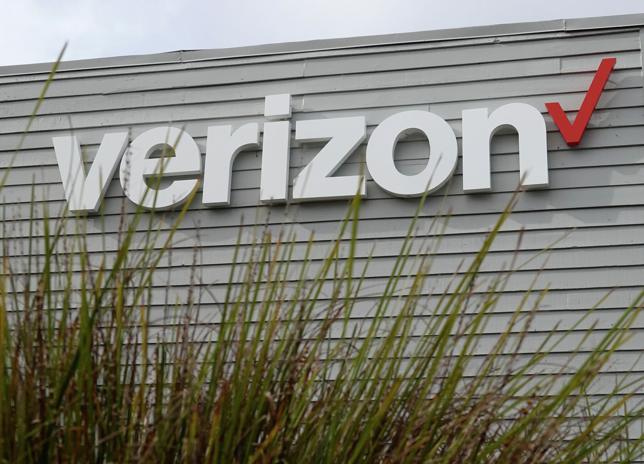 CT gives tentative OK in Verizon $20B national deal to buy Frontier