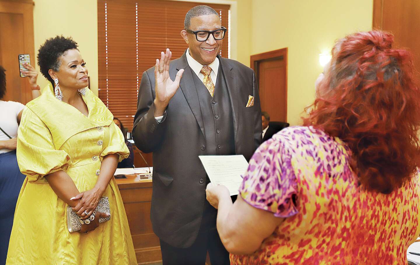 Alton swears in mayor, new city council members at City Hall