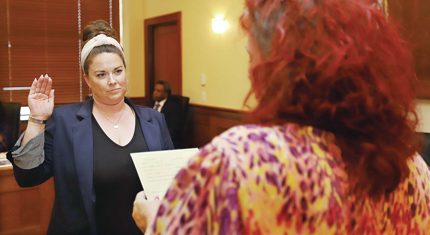 Alton swears in mayor, new city council members at City Hall