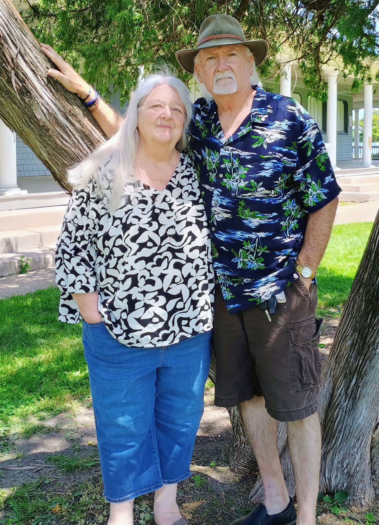 Dale and Patty Osborne celebrating 25th wedding anniversary