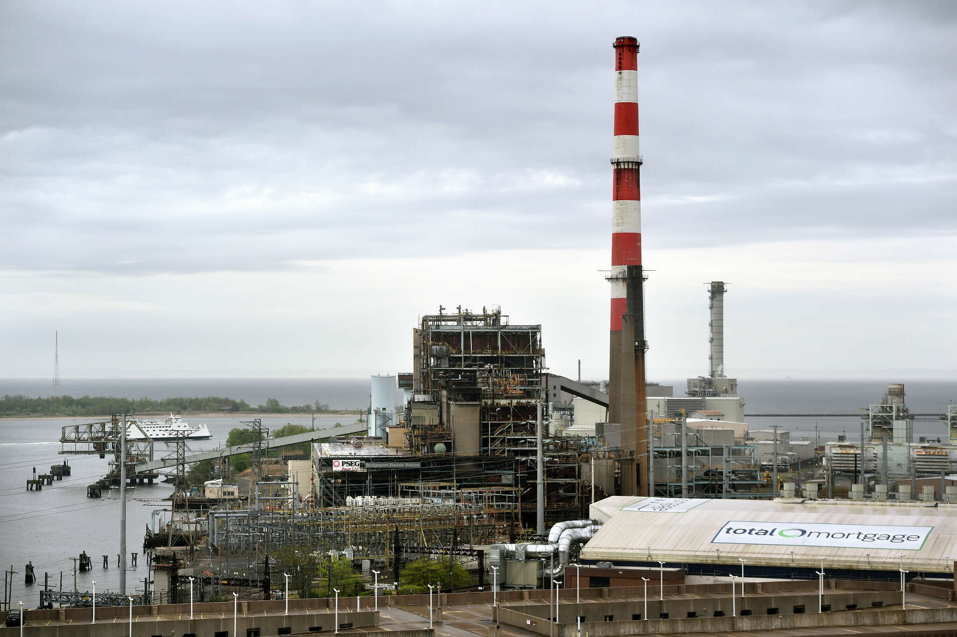 Developer to tear down Bridgeport's iconic red-and-white smokestack