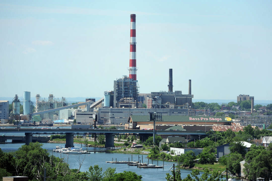 Developer to tear down Bridgeport's iconic red-and-white smokestack