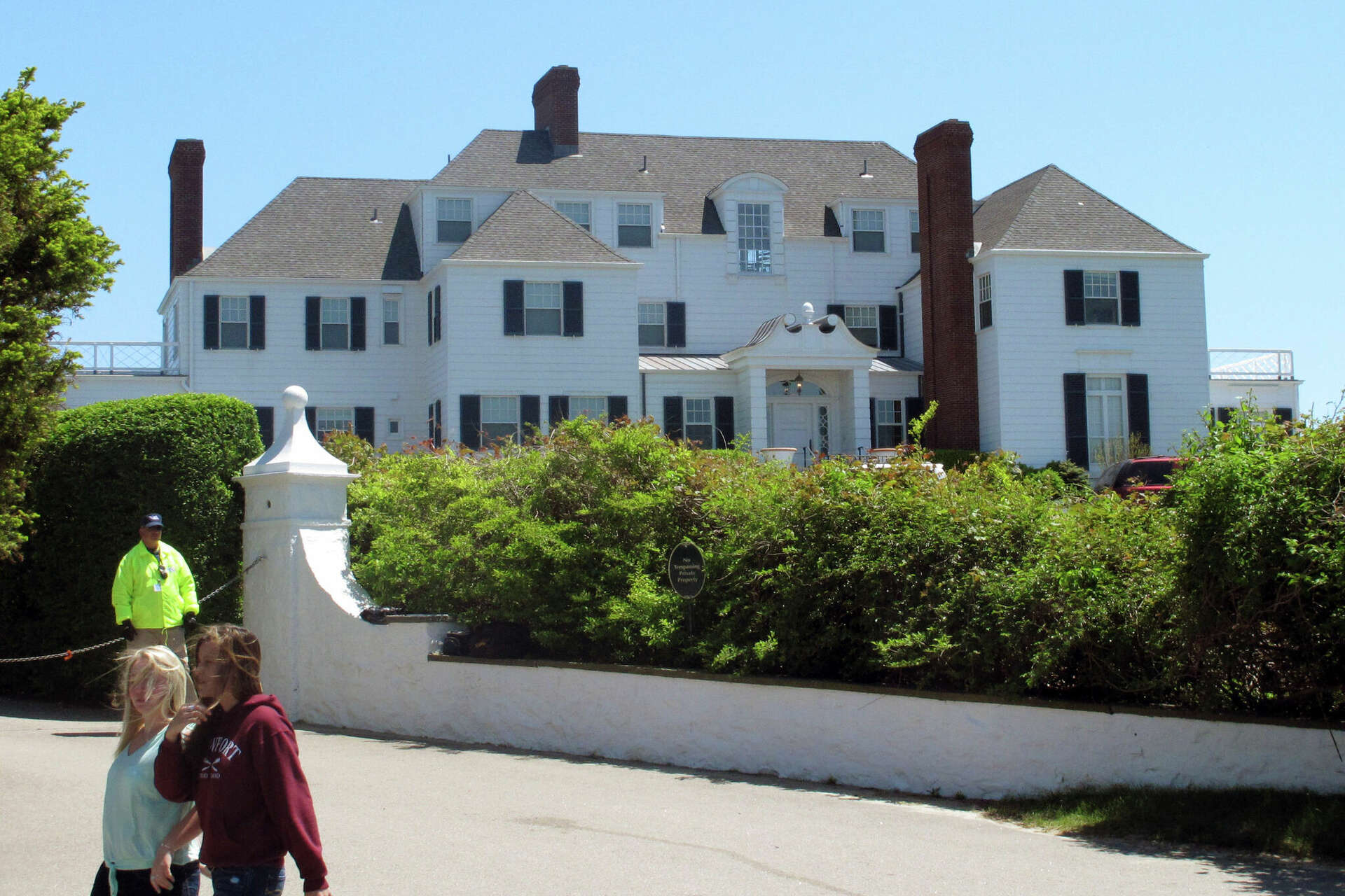 Remains found near Taylor Swift's RI home fuel serial killer fears