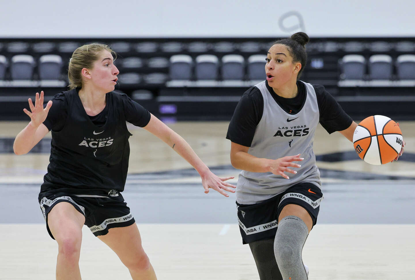 Ex-UConn star Bria Hartley makes CT Sun after late arrival