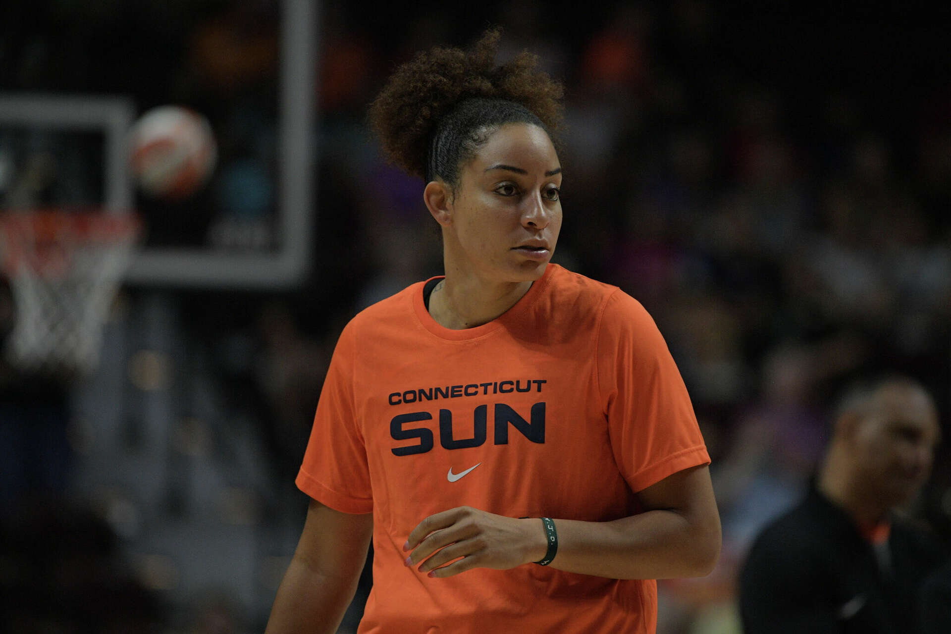 Ex-UConn star Bria Hartley makes CT Sun after late arrival