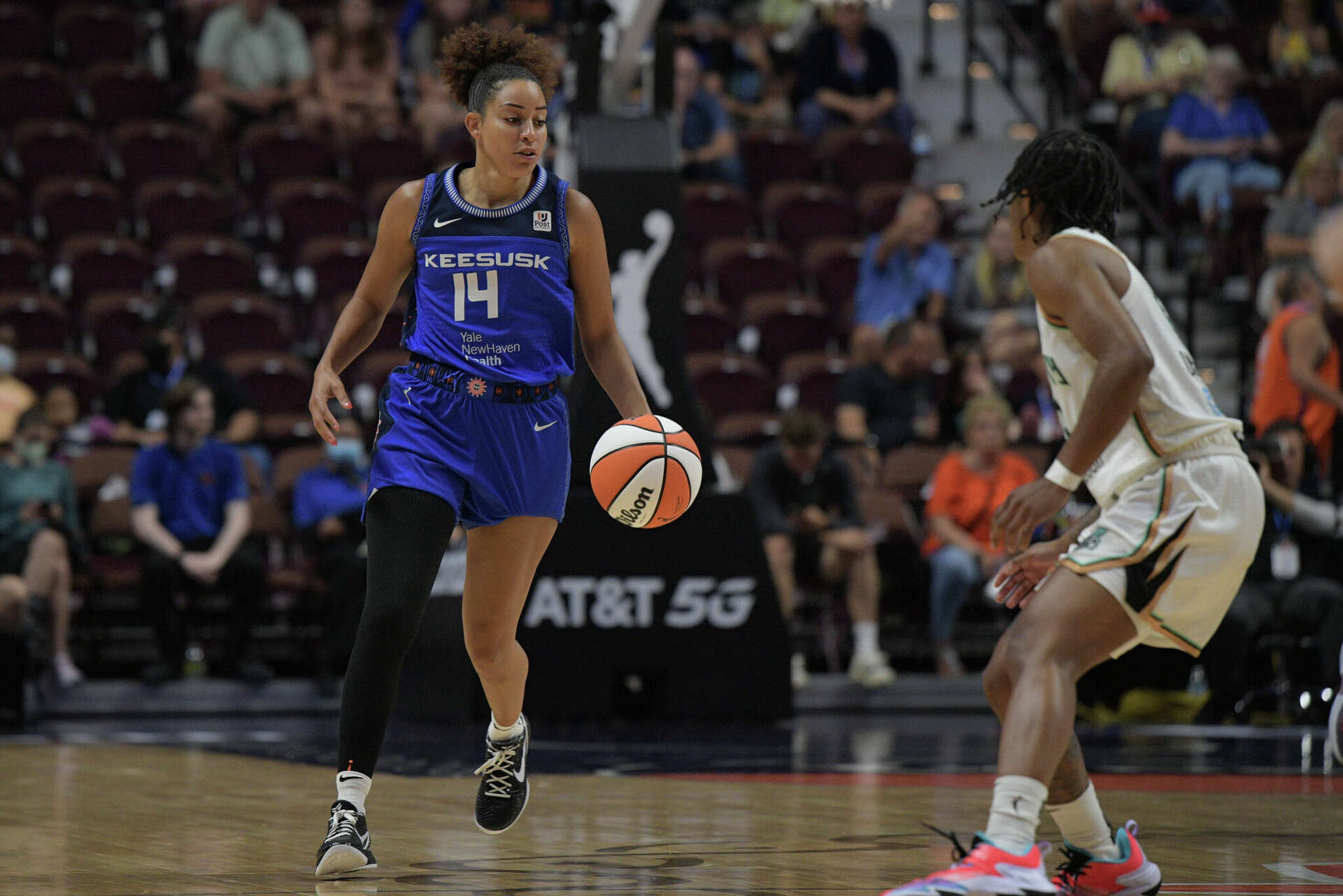 Ex-UConn star Bria Hartley makes CT Sun after late arrival
