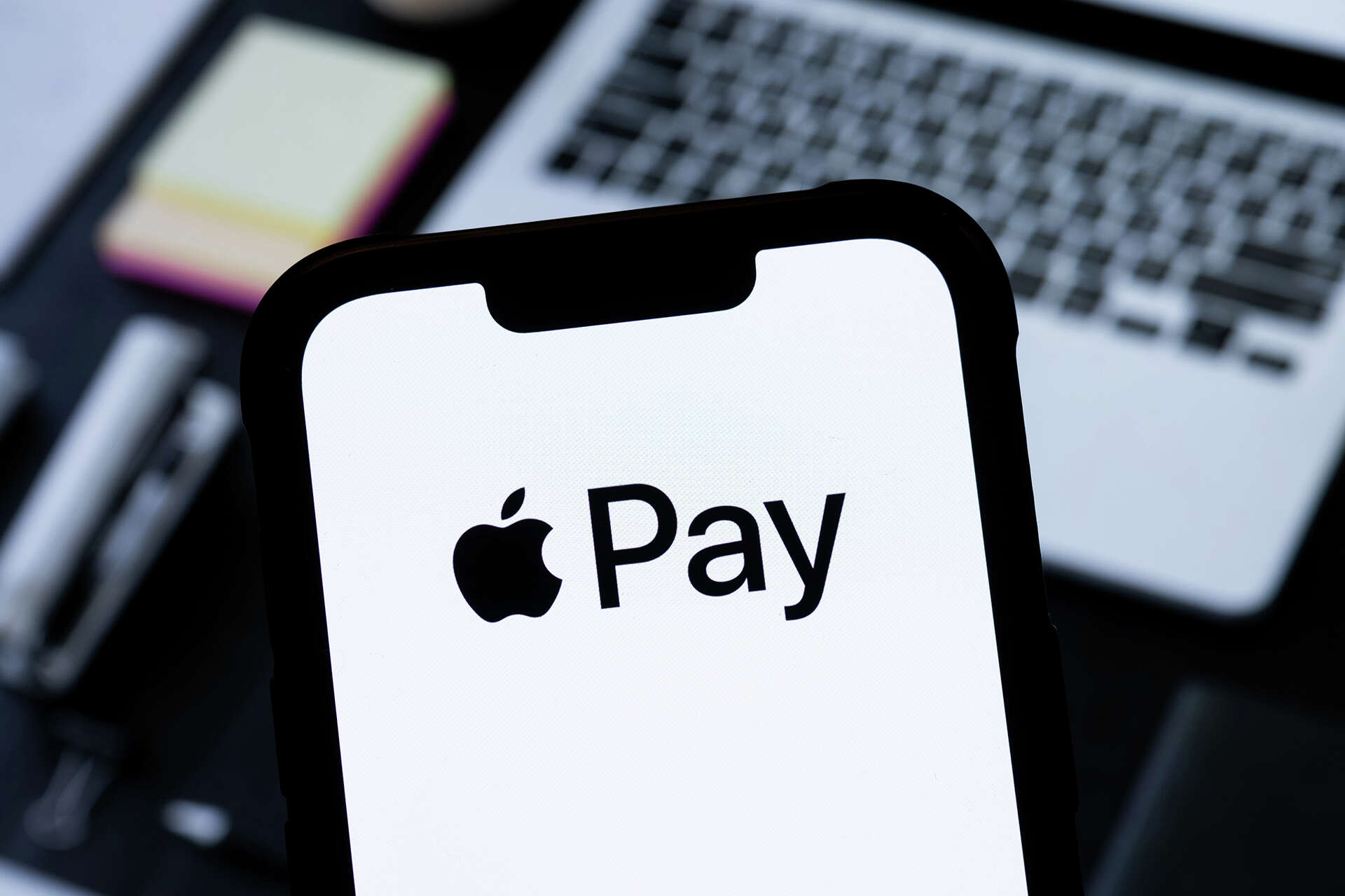 Apple Pay users report widespread outage