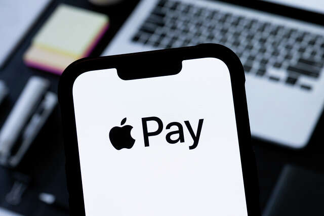 Apple Pay users report widespread outage