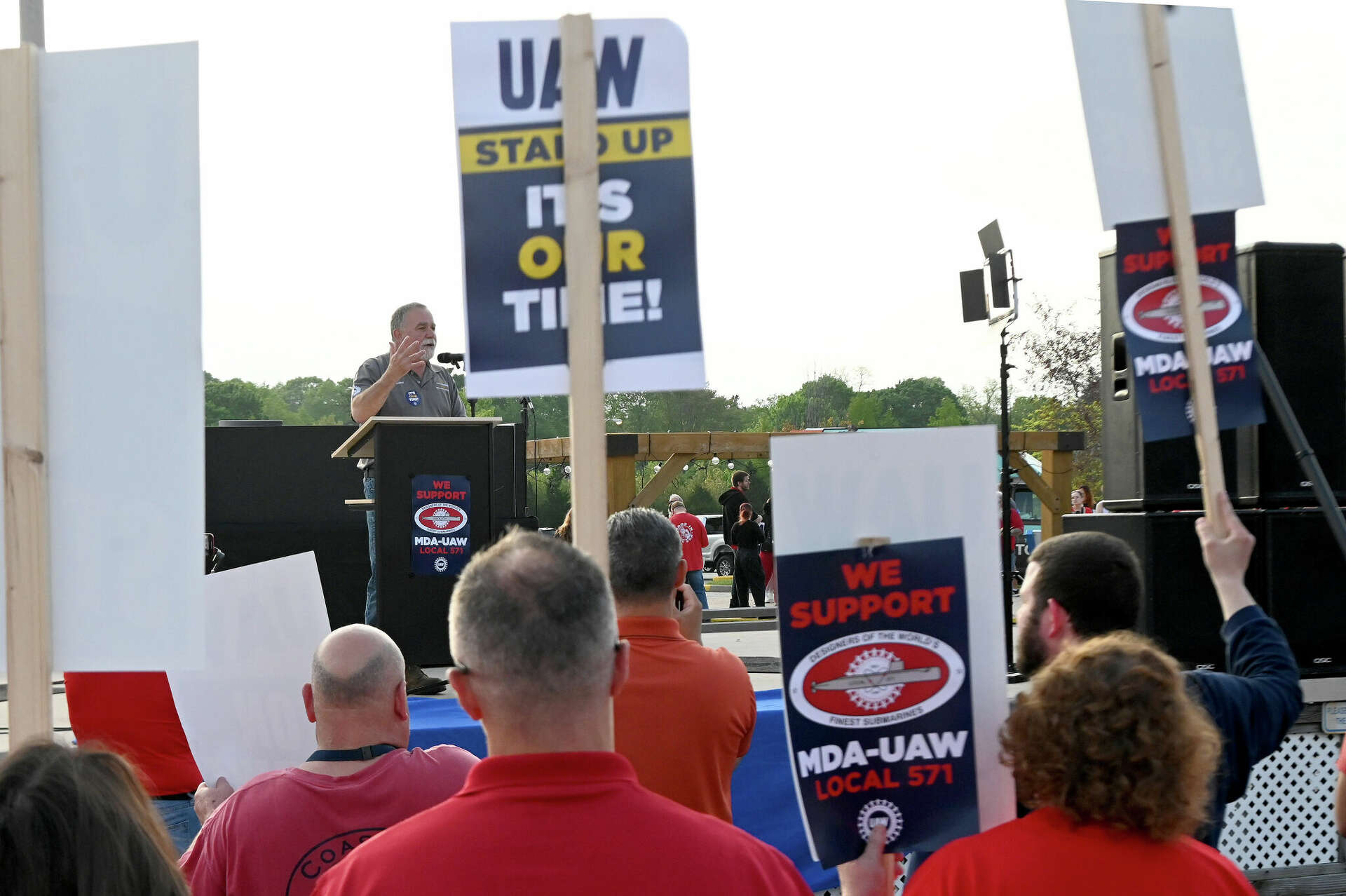 CT Electric Boat marine drafters rally ahead of possible strike