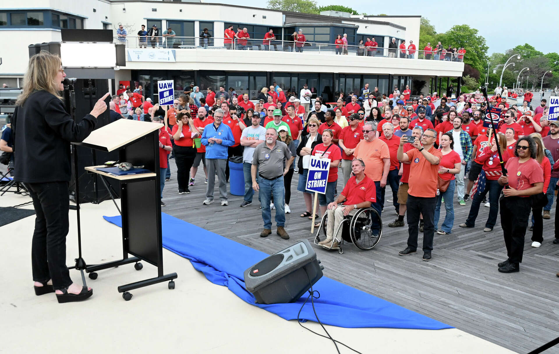CT Electric Boat marine drafters rally ahead of possible strike